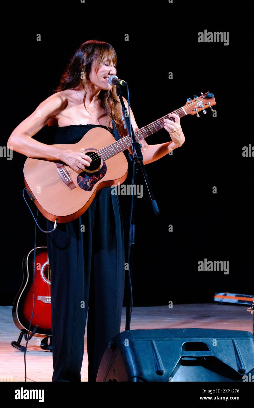 Italian singer Music Concert - Marina Rei - Donna che parla in fretta ...