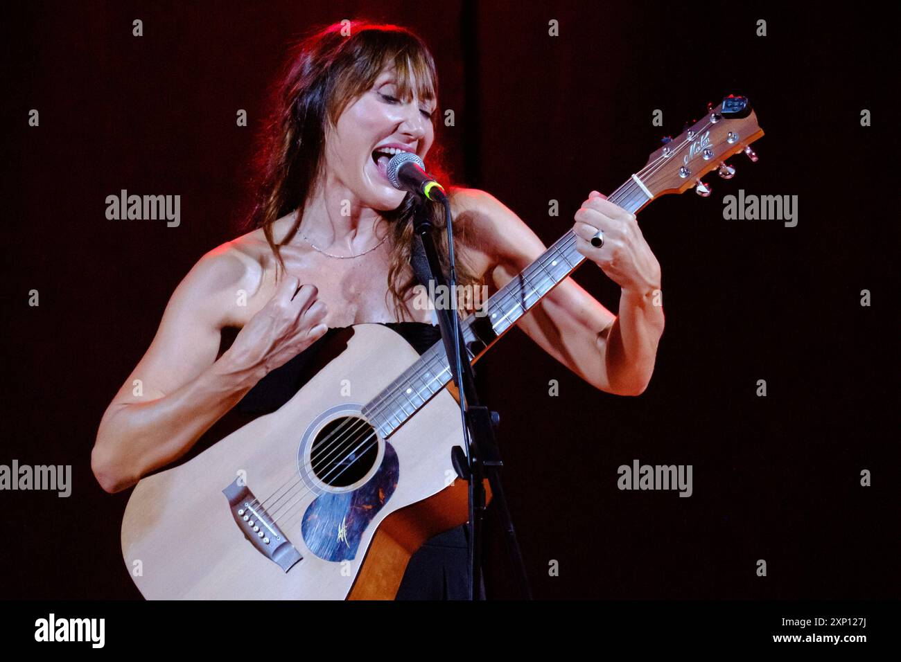 Italian singer Music Concert - Marina Rei - Donna che parla in fretta ...