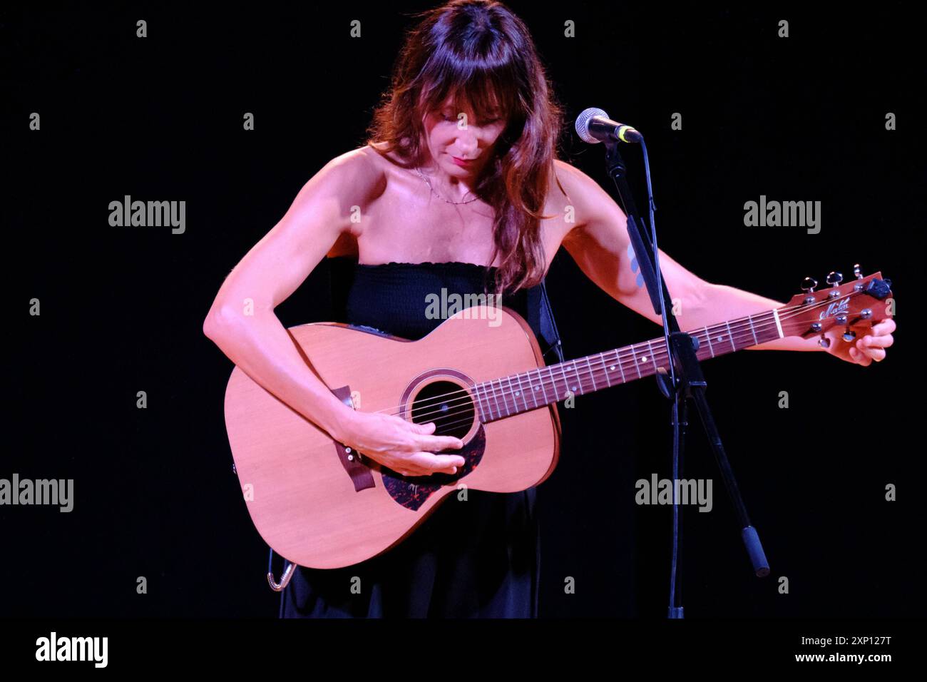 Italian singer Music Concert - Marina Rei - Donna che parla in fretta ...