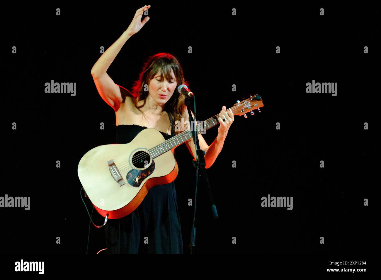 Italian singer Music Concert - Marina Rei - Donna che parla in fretta ...