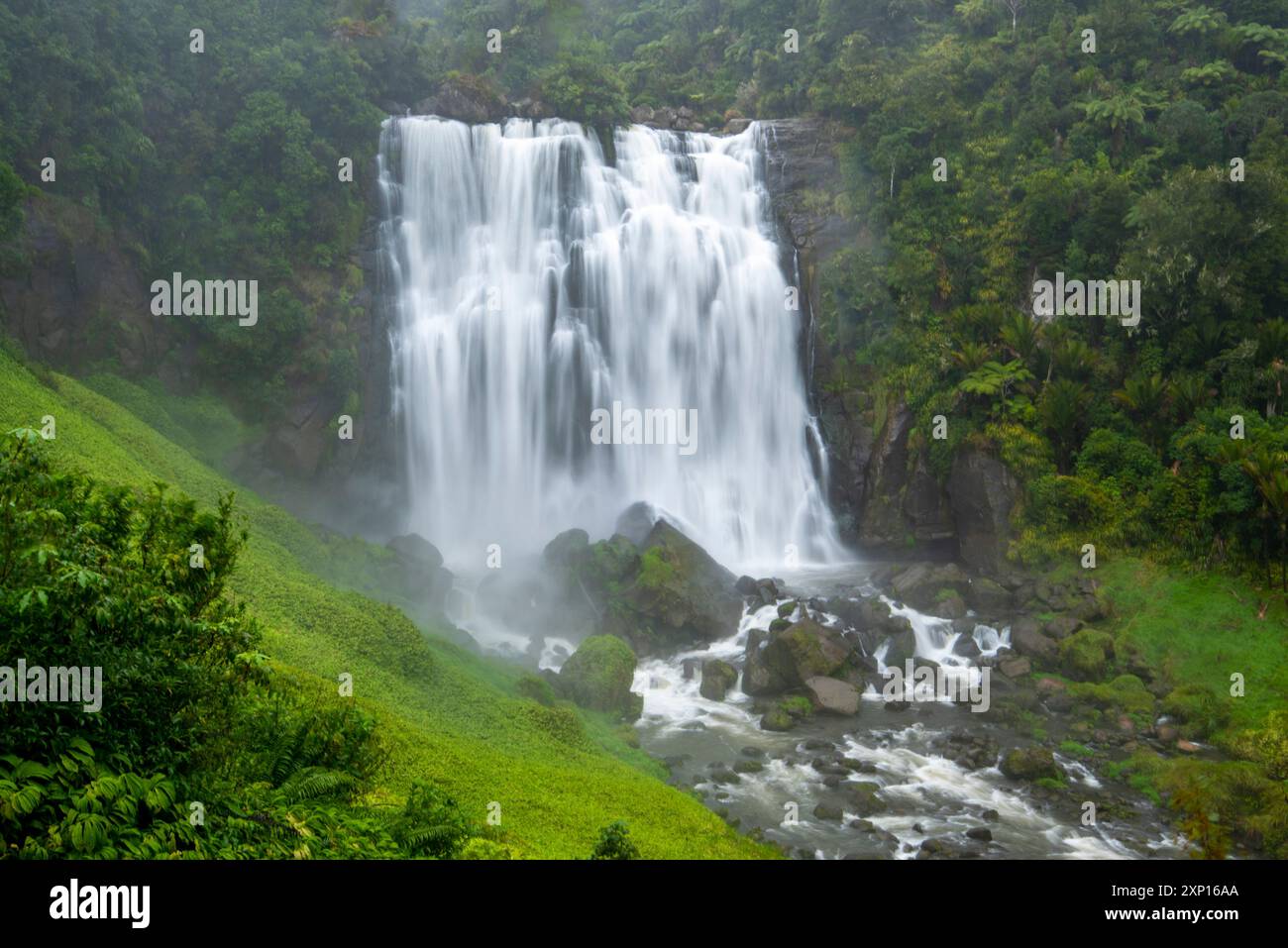 Marokopa Falls - New Zealand Stock Photo - Alamy