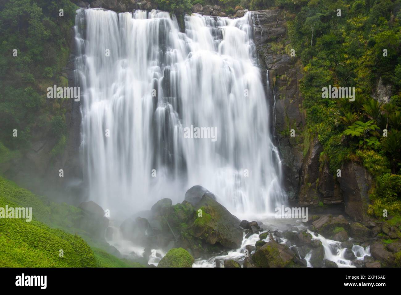 Marokopa Falls - New Zealand Stock Photo - Alamy