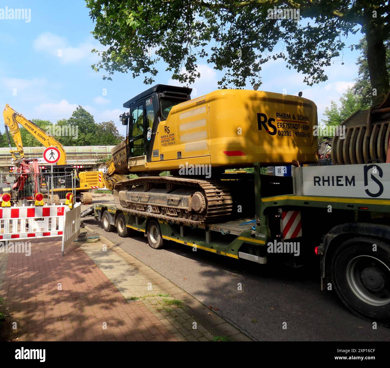 ...Bagger Transport auf Tieflader - das ist Schwerstarbeit... Bagger ...