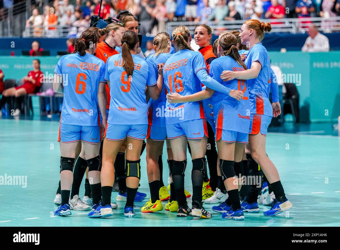 PARIS, FRANCE - AUGUST 3: Team Netherlands celebrating and cheering ...