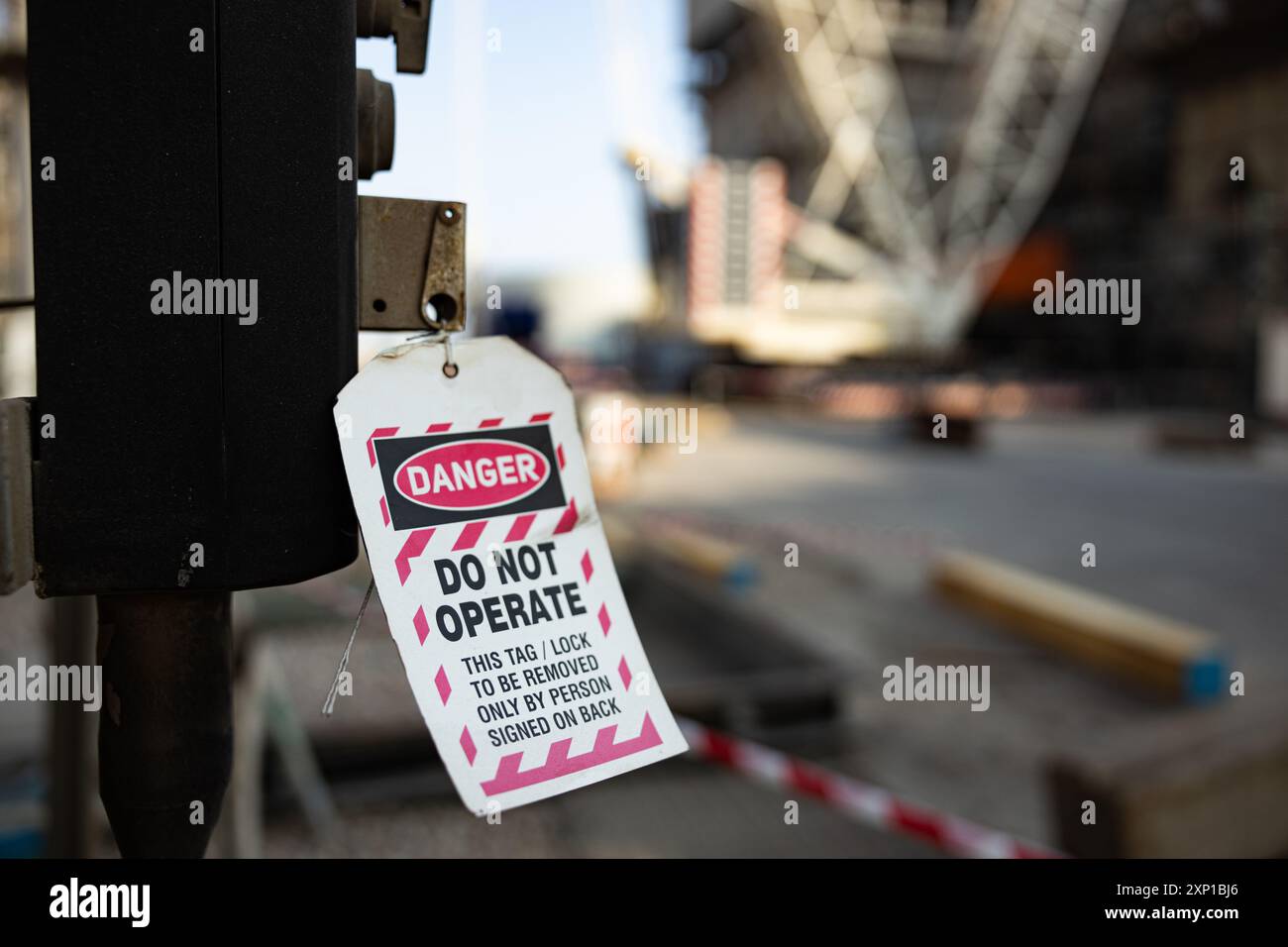 Danger tag, do not operate, this tag lock to be removed only by person ...