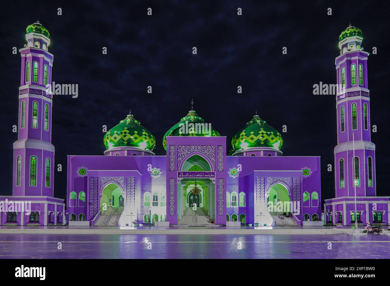 purple mosque, Tanah Grogot, Kalimantan, Indonesia Stock Photo - Alamy
