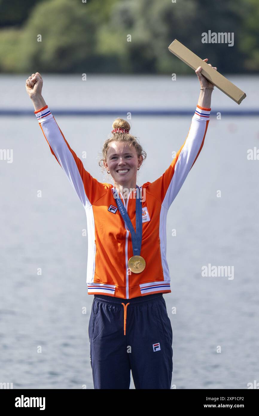 VAIRES-SUR-MARNE - Rower Karolien Florijn with the gold medal during ...