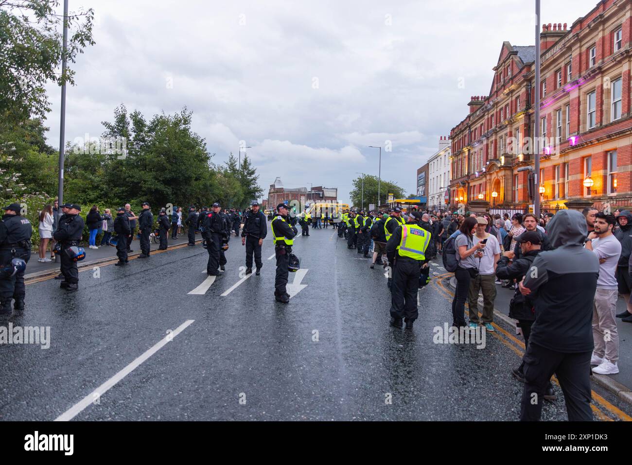England riots 2024 hi-res stock photography and images - Alamy