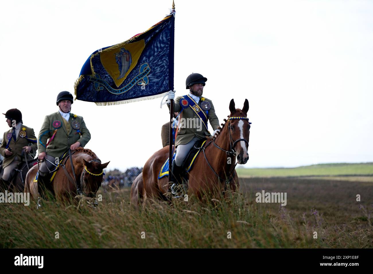 Mounted horseman riding left hi-res stock photography and images - Alamy