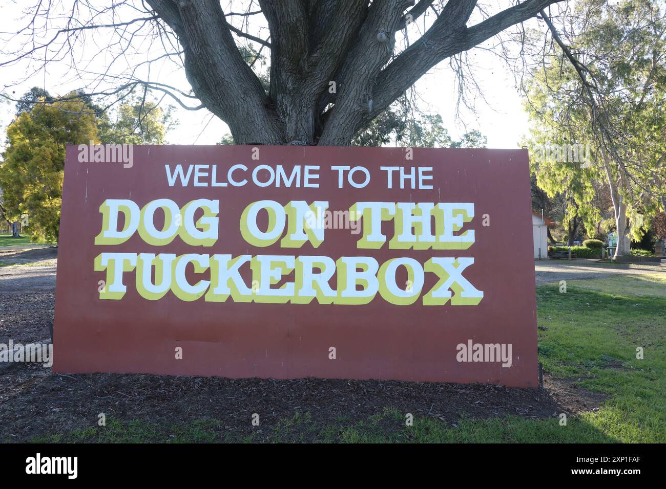 Dog on the Tuckerbox statue, near Gundagai, NSW, Australia Stock Photo ...