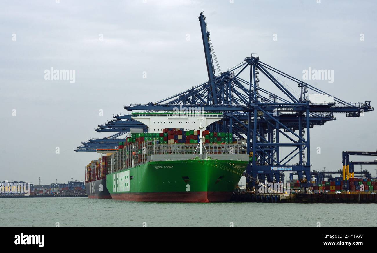 Container ships unloading at Felixstowe Docks Stock Photo - Alamy