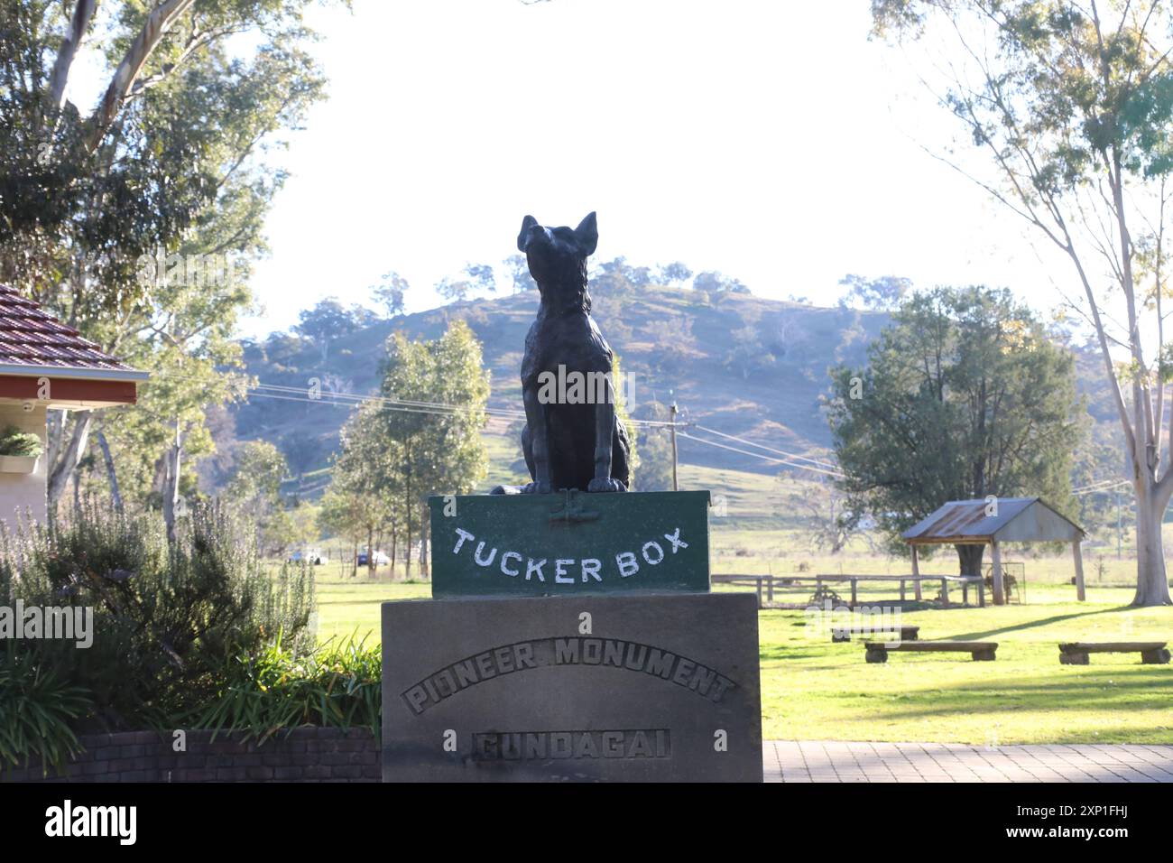 Dog on the Tuckerbox statue, near Gundagai, NSW, Australia Stock Photo ...