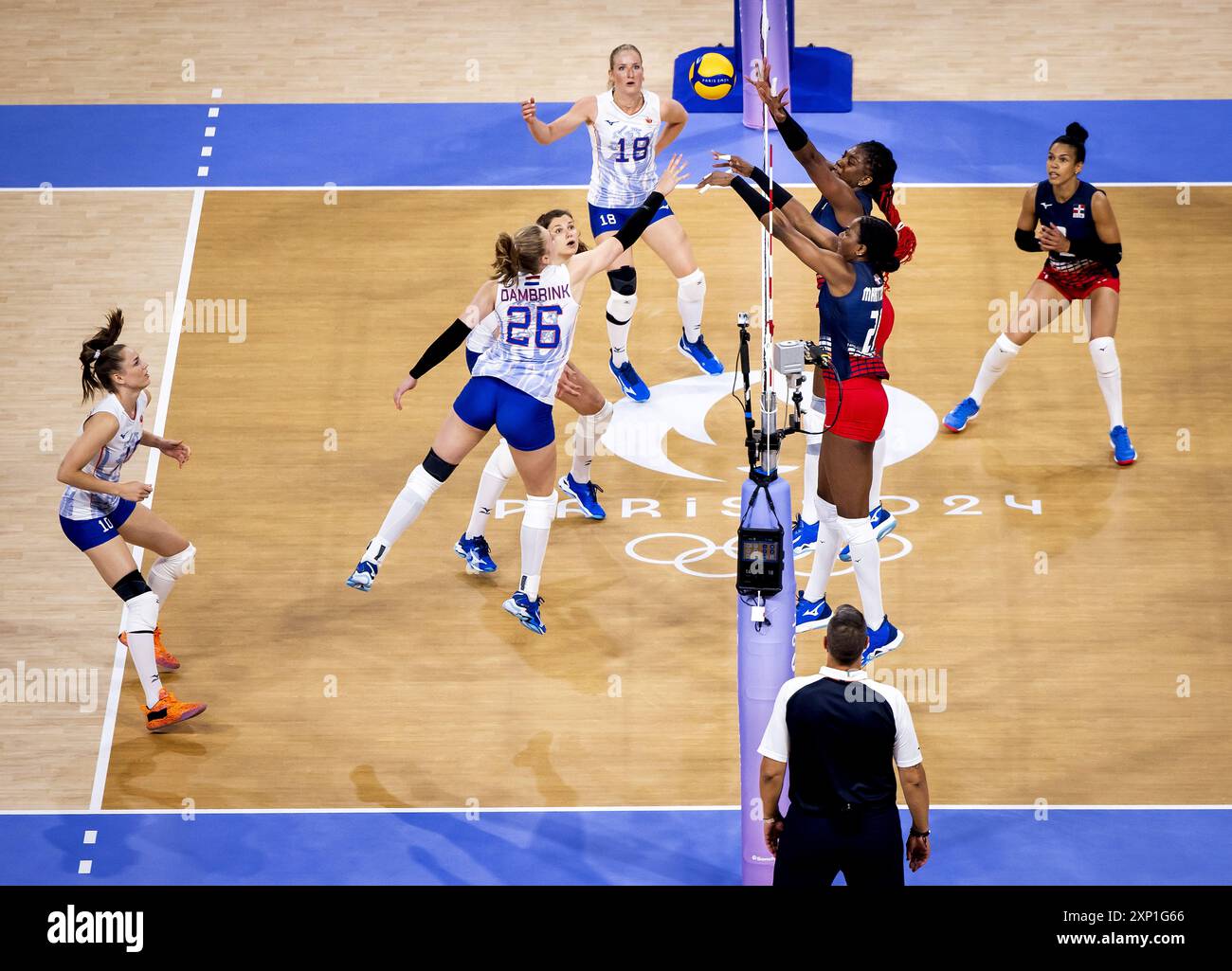 PARIS - Elles Dambrink, Juliet Lohuis and Marrit Jasper during the ...