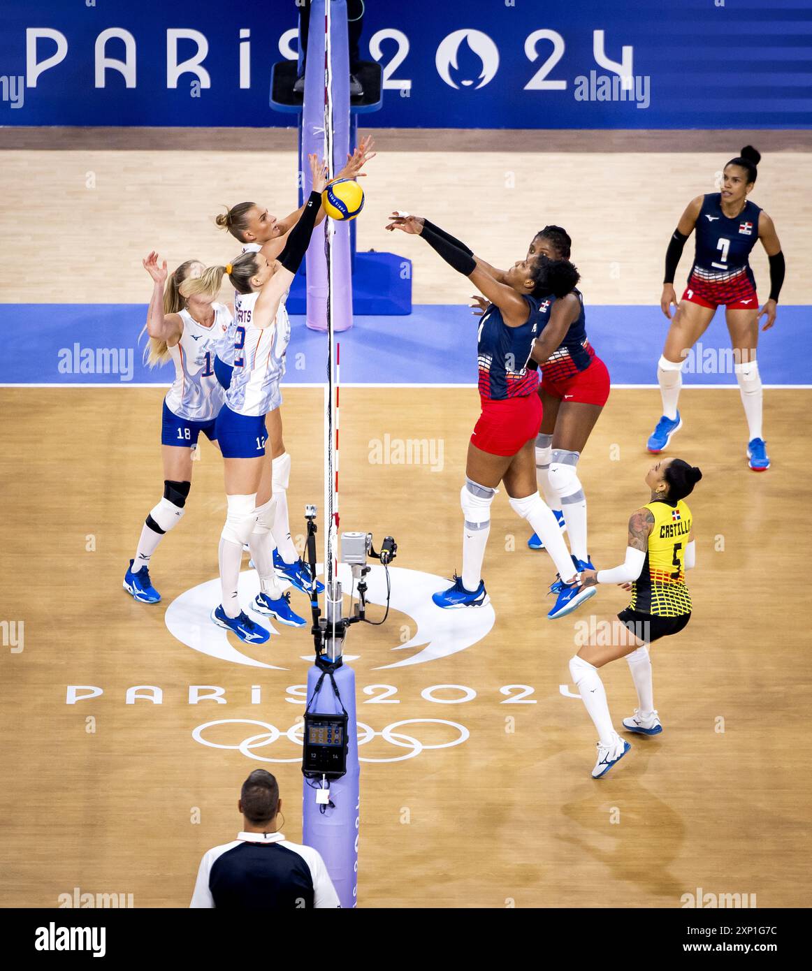 PARIS - Marrit Jasper and Britt Bongaerts during the group match ...