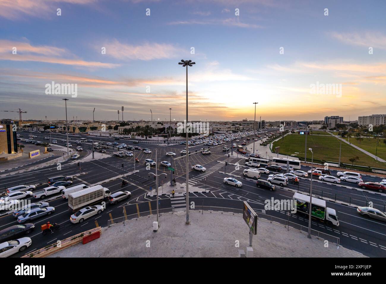 Holiday villa signal C ring Road. Doha Road and traffic Stock Photo - Alamy