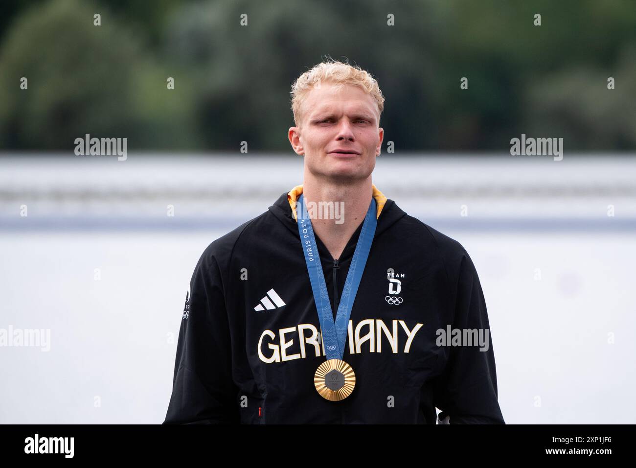 ZEIDLER Oliver (Deutschland) jubelt auf dem Podium bei der Siegerehrung ...