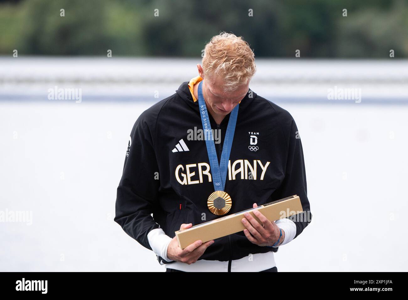 ZEIDLER Oliver (Deutschland) jubelt auf dem Podium bei der Siegerehrung ...