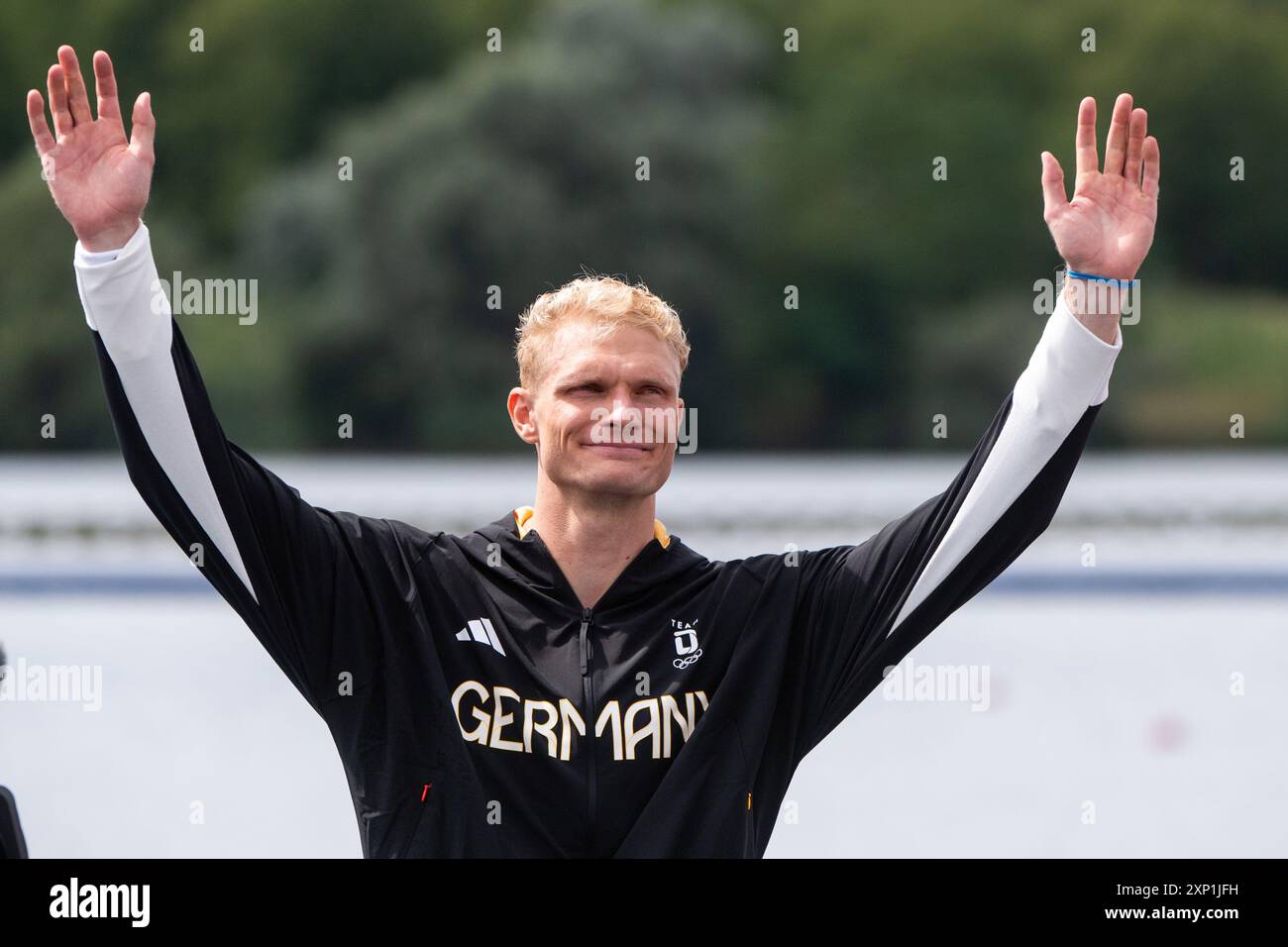 ZEIDLER Oliver (Deutschland) jubelt auf dem Podium bei der Siegerehrung ...