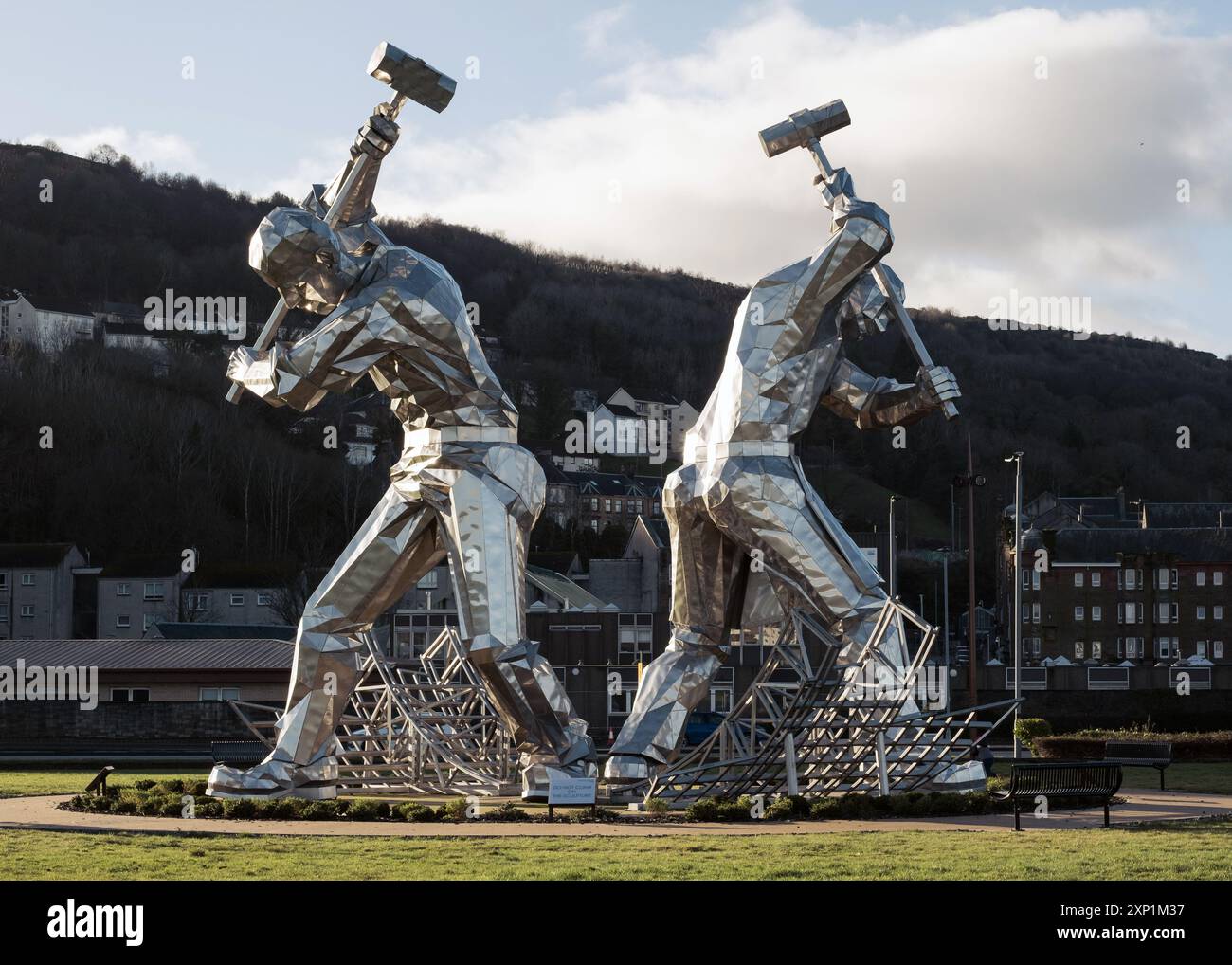 Giant shipbuilders sculpture 'The Skelpies' by artist John McKenna ...