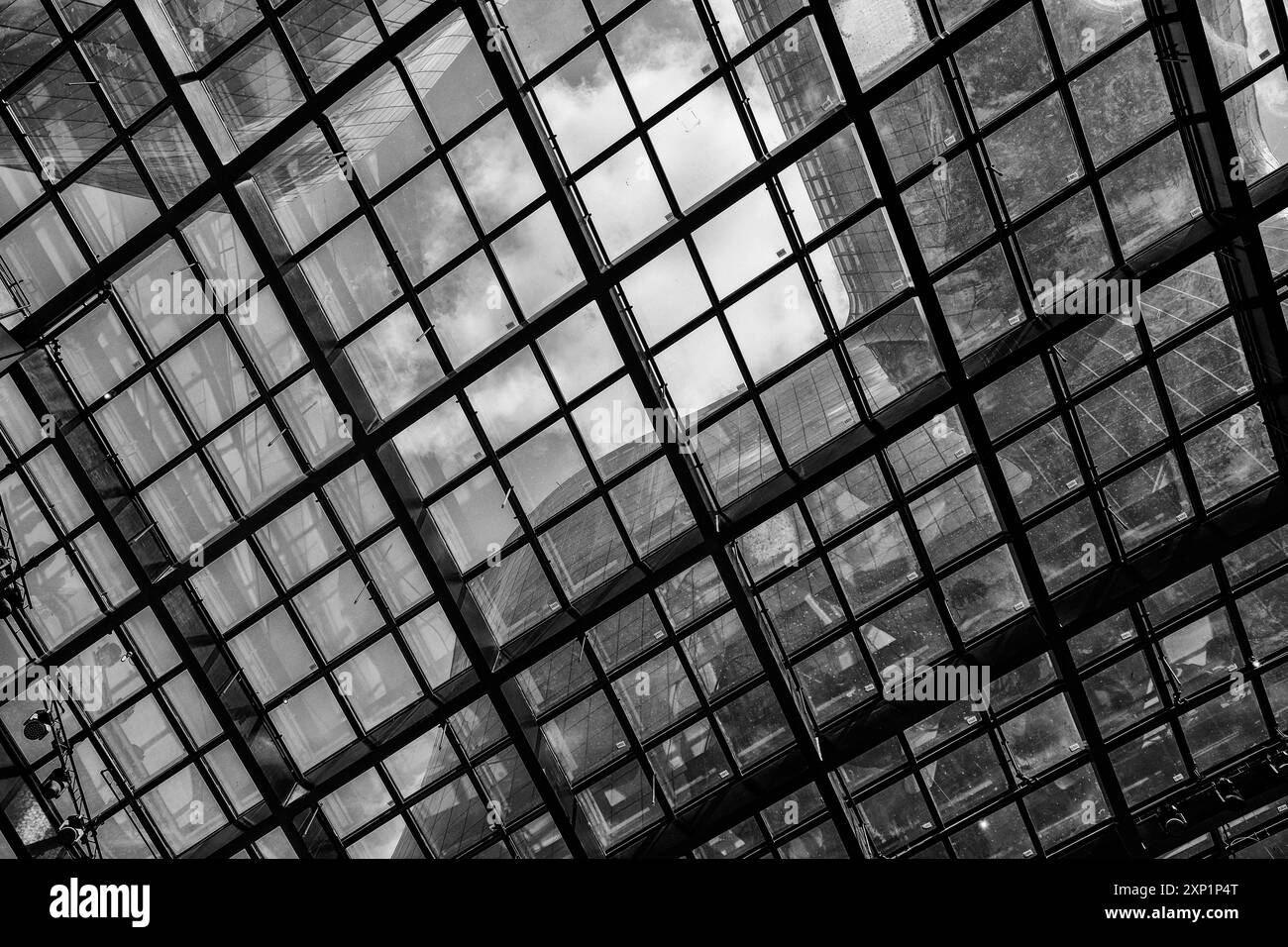 Intersecting line pattern Black and White Stock Photos & Images - Alamy