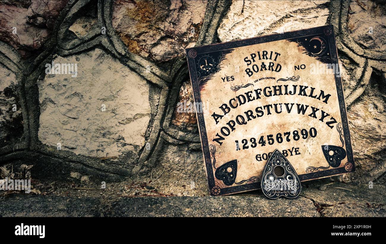 Witchcraft Spiritual Halloween Scary Game Ouija Board Stock Photo - Alamy
