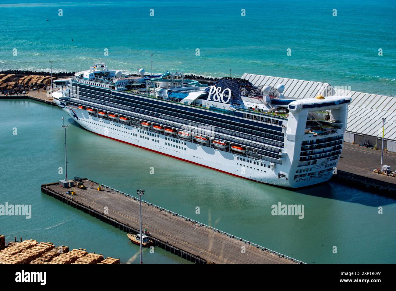 South pacific cruise lines hi-res stock photography and images - Alamy