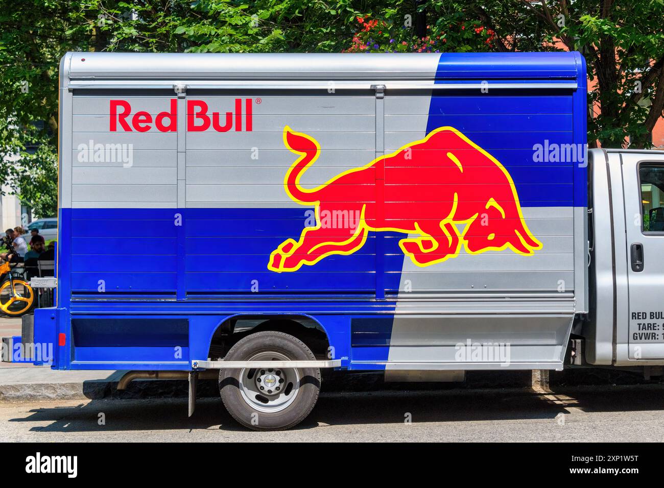 Red bull truck hi-res stock photography and images - Alamy