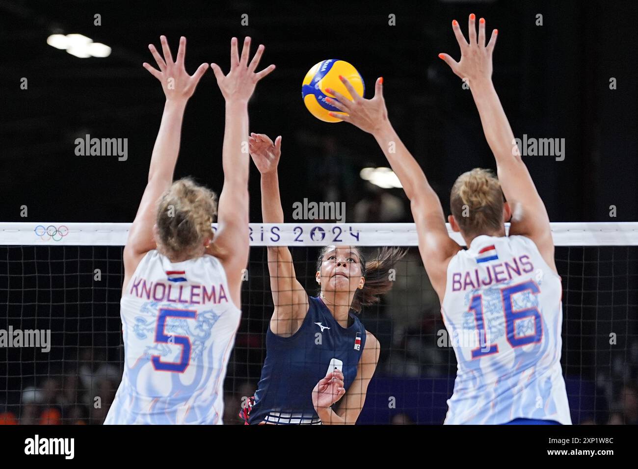 (240803) -- PARIS, Aug. 3, 2024 (Xinhua) -- Alondra Denis Tapia Cruz (C ...