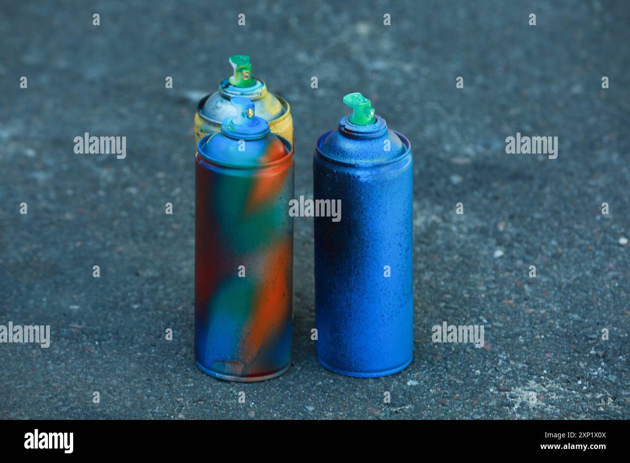 Cans of spray paint on the ground hi-res stock photography and images ...