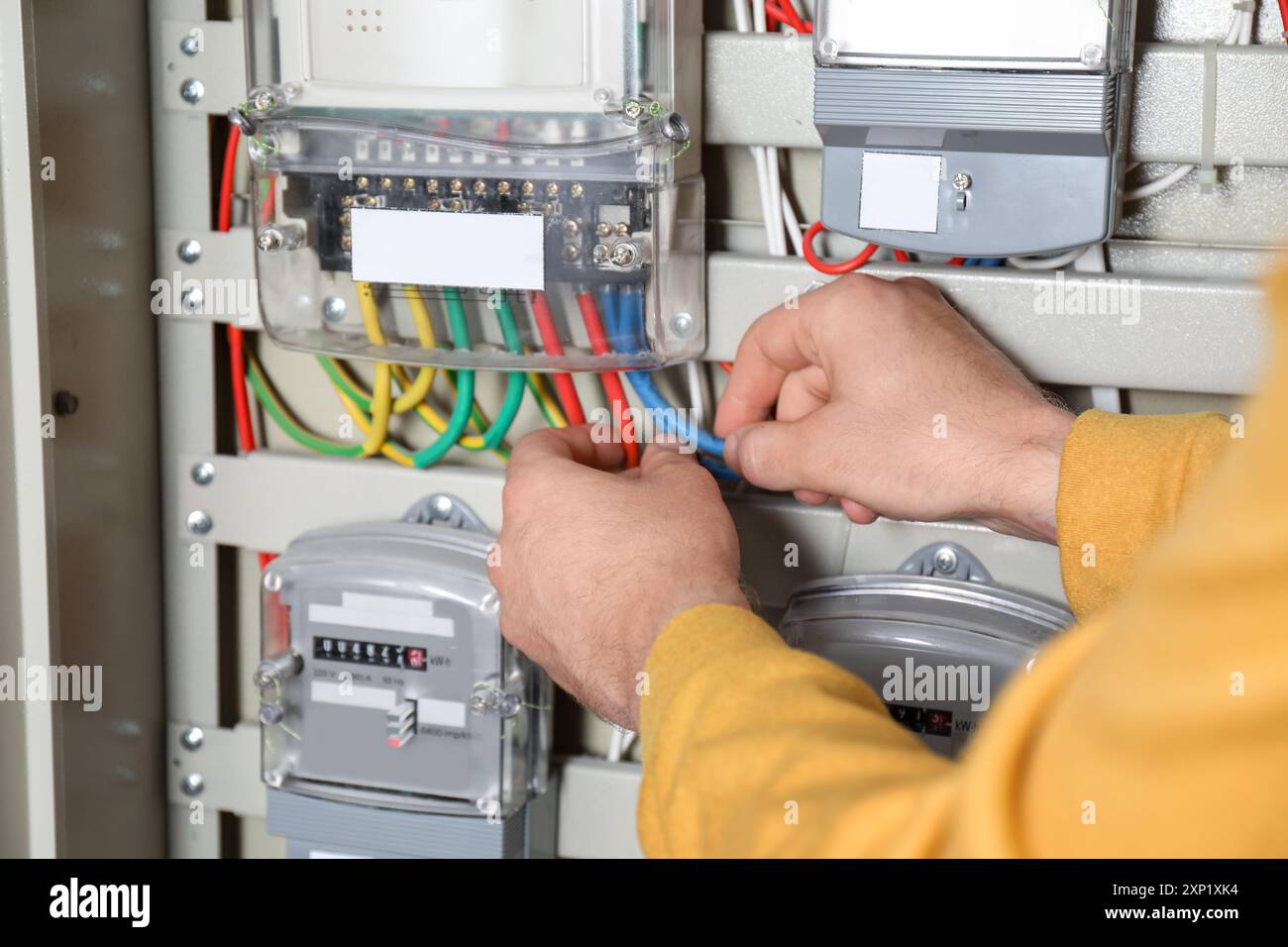 Electrician connecting cables hi-res stock photography and images - Alamy