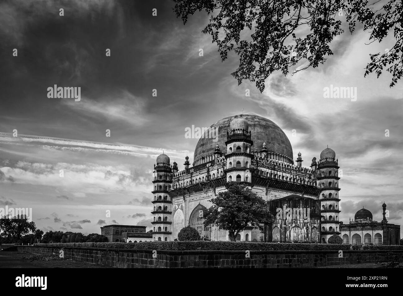 06 04 2008 Islamic Architecture Built in 1659 by Muhammad Adil Shah Gol ...
