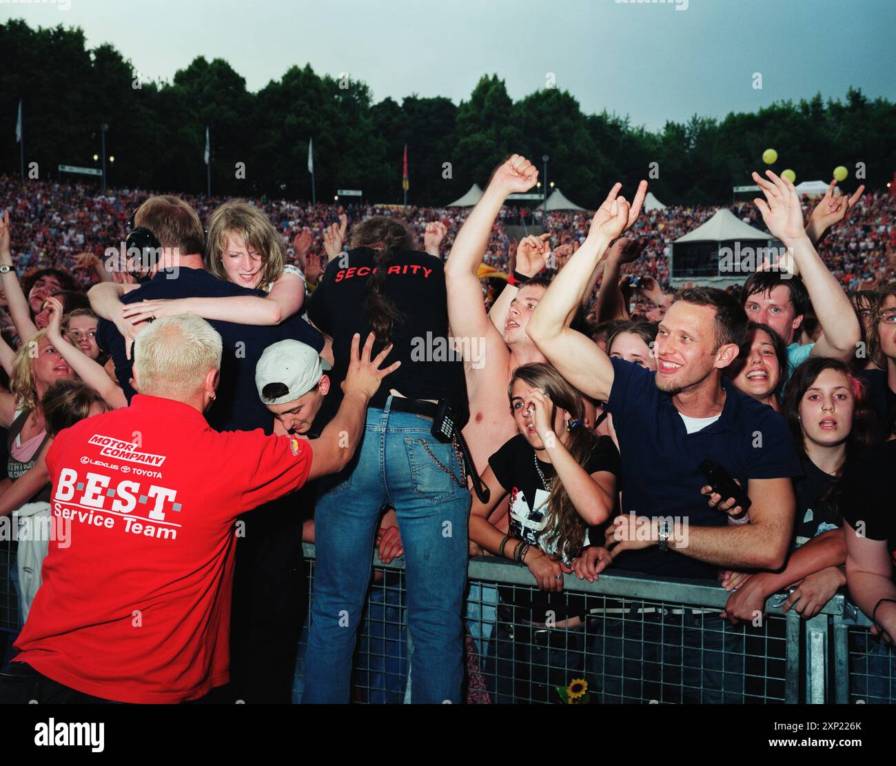 Red hot chili peppers 2006 hi-res stock photography and images - Alamy