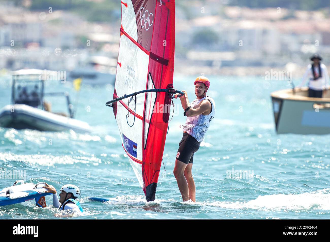 MARSEILLE - 03/08/2024, Windfoiler Luuc van Opzeeland is disappointed ...