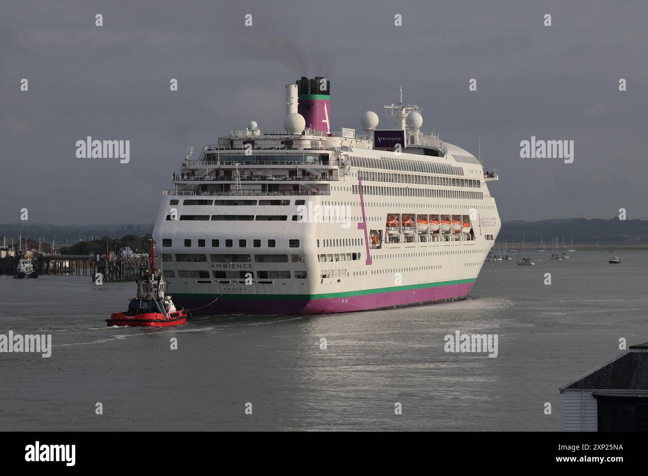 Ambience cruise hi-res stock photography and images - Alamy