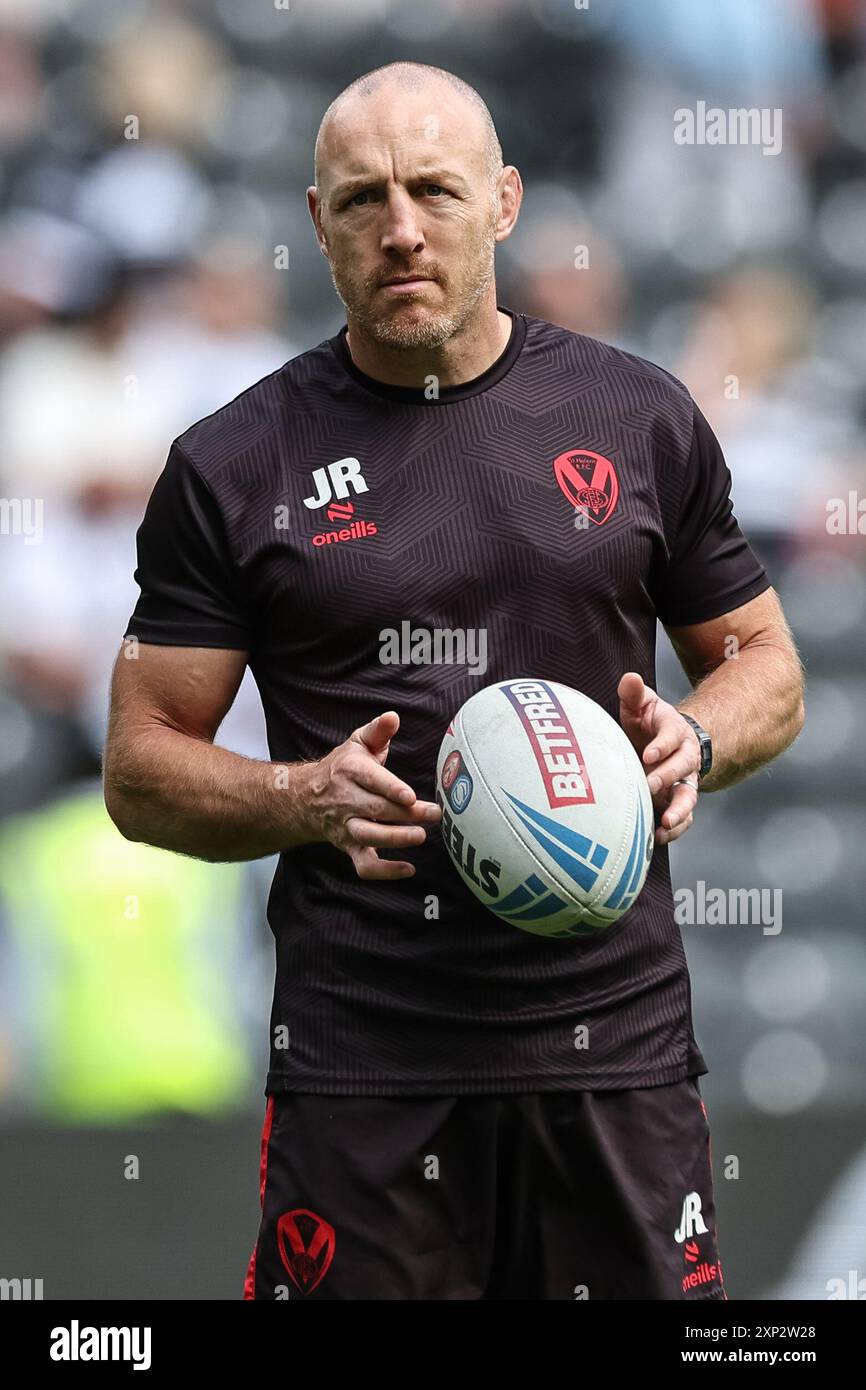 James Roby of St Helens take coaches the warm-up session during the ...