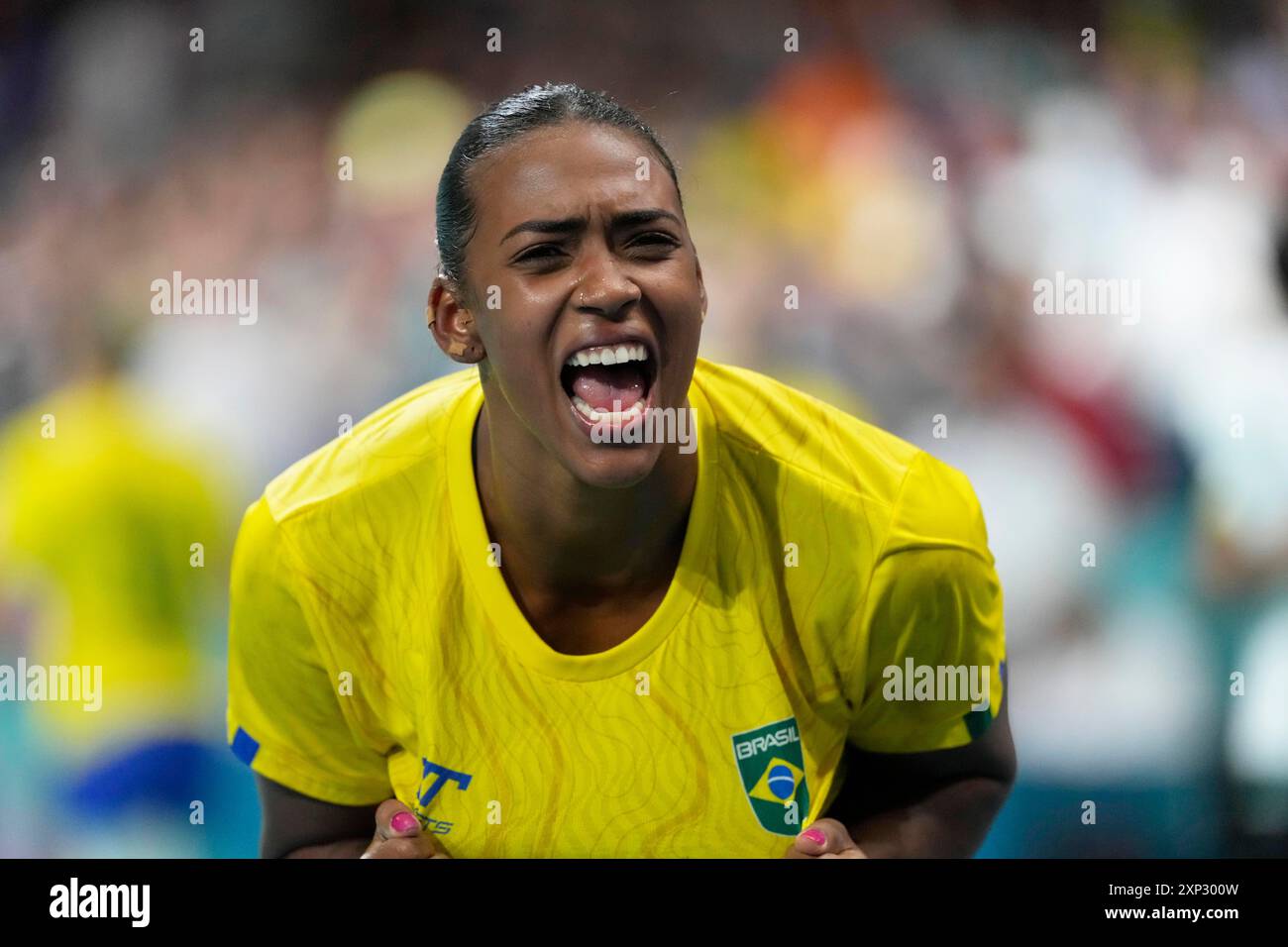 Frossard Tamires Araujo, of Brazil, celebrates after winning against ...