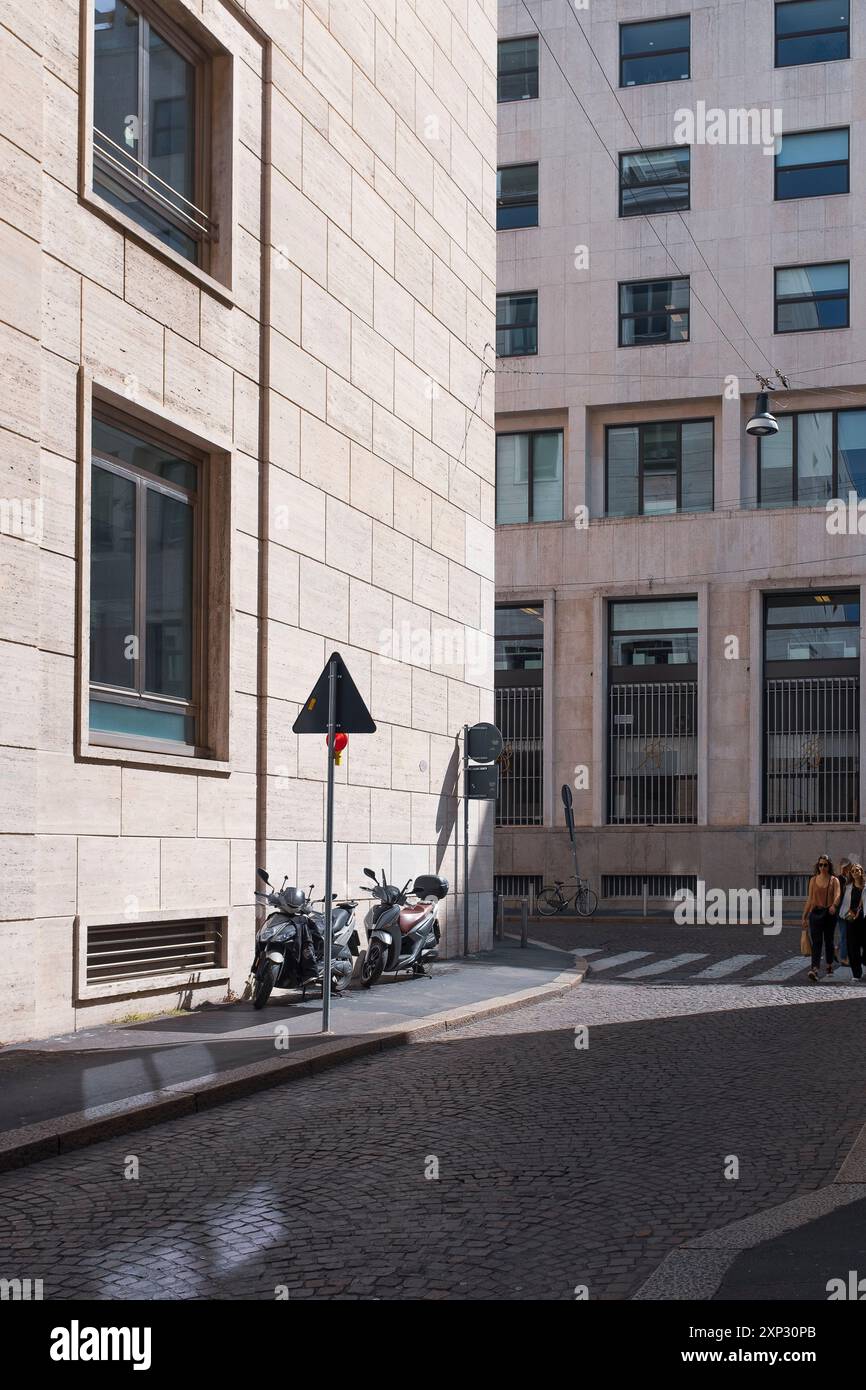 Milan financial district hi-res stock photography and images - Alamy