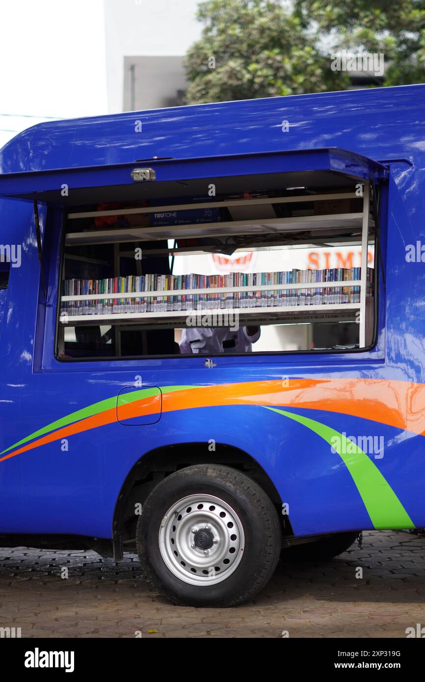 Bookshelf bookshelves bookcase bookcases hi-res stock photography and ...