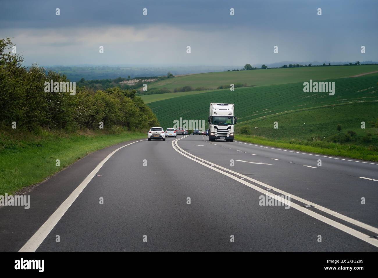 Double white lines on a single carriageway section of the A303 trunk ...
