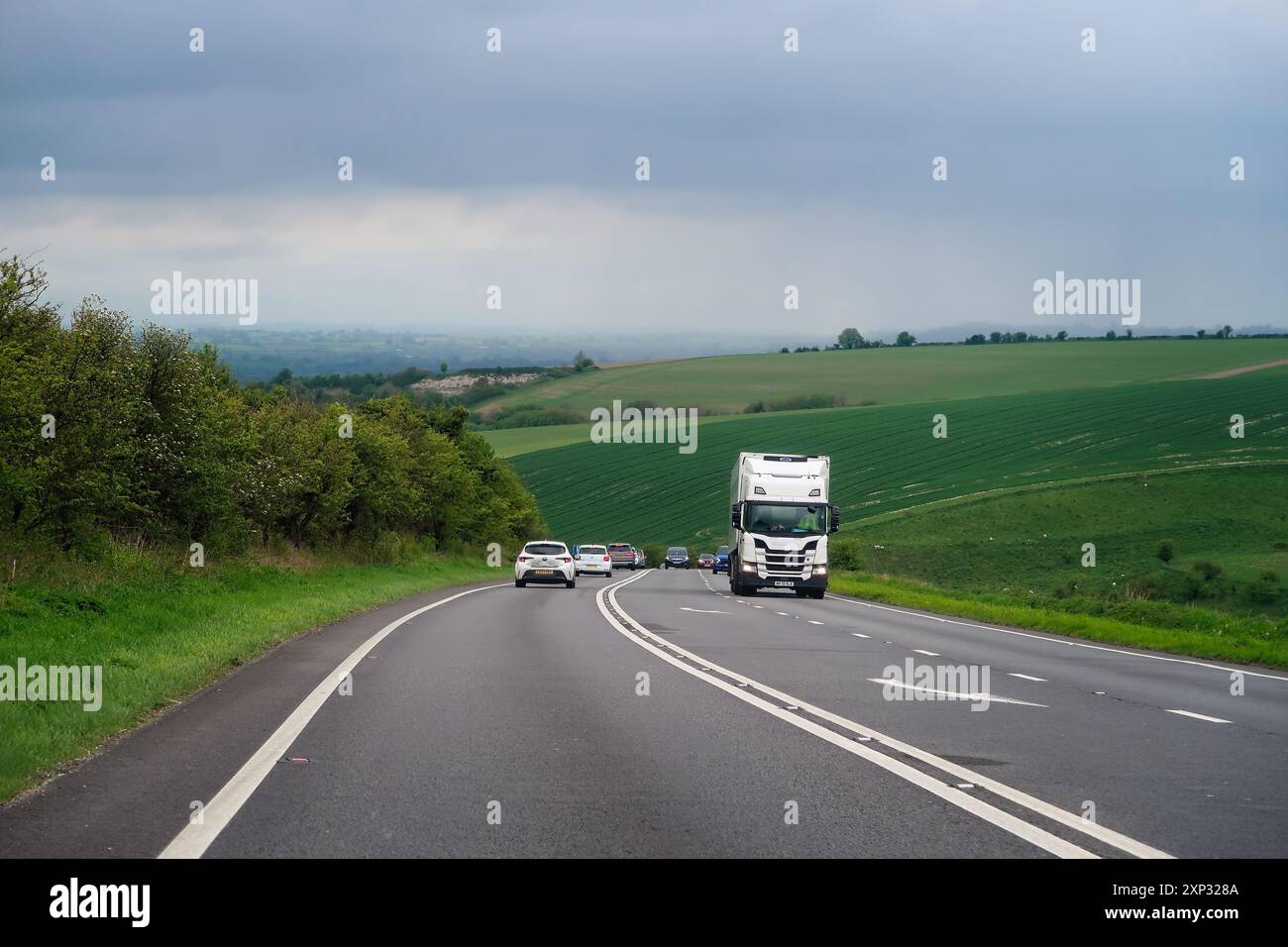 Double white lines on a single carriageway section of the A303 trunk ...