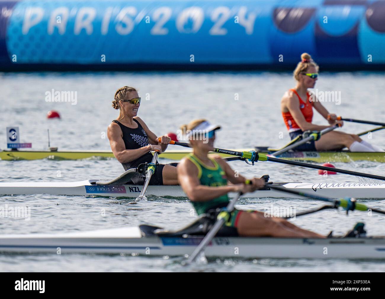 Vaires Sur Marne. 3rd Aug, 2024. Emma Twigg (L) of New Zealand competes ...