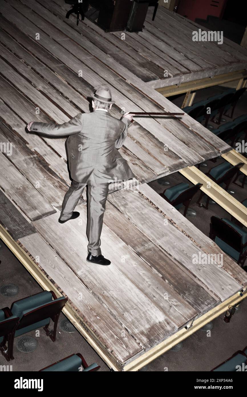 Man on stage in suit hi-res stock photography and images - Alamy