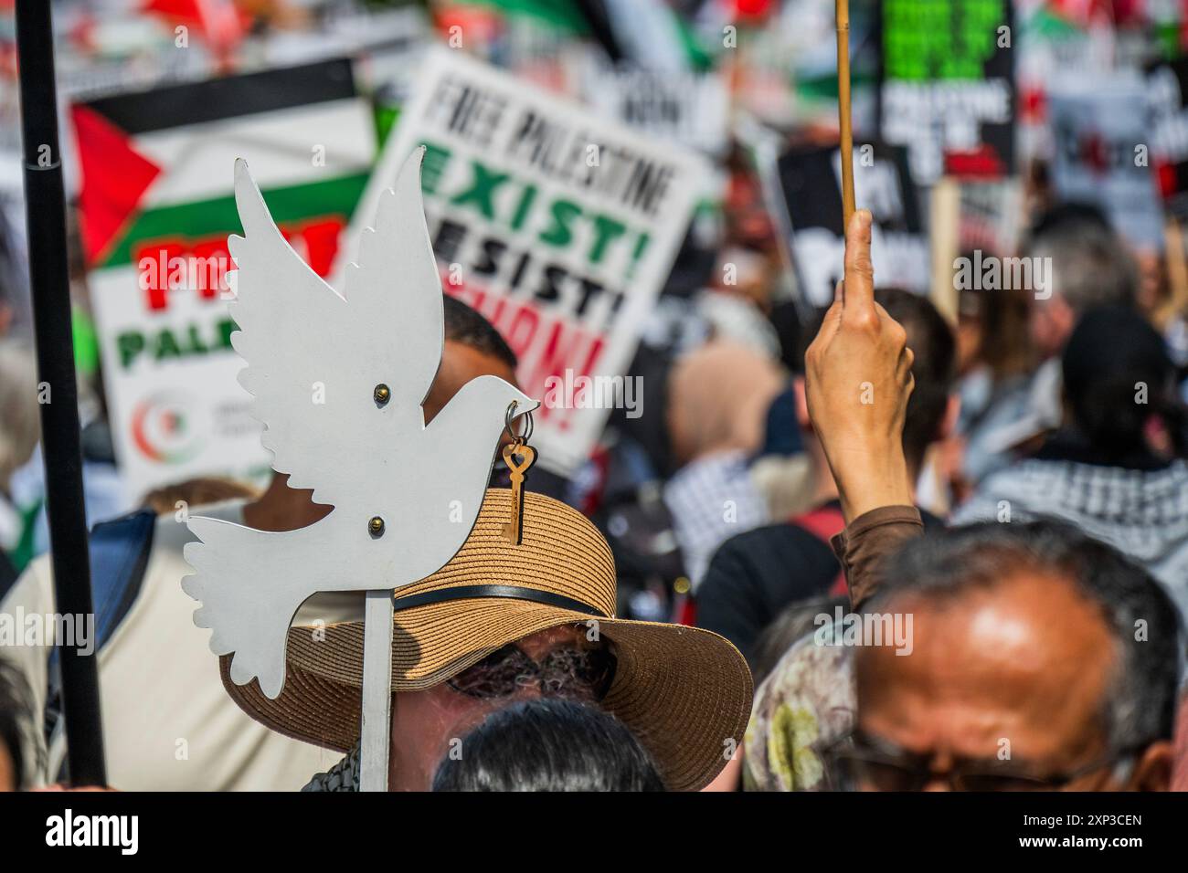 London, UK. 3rd Aug, 2024. A dove (symbol of peace) with a key in its ...