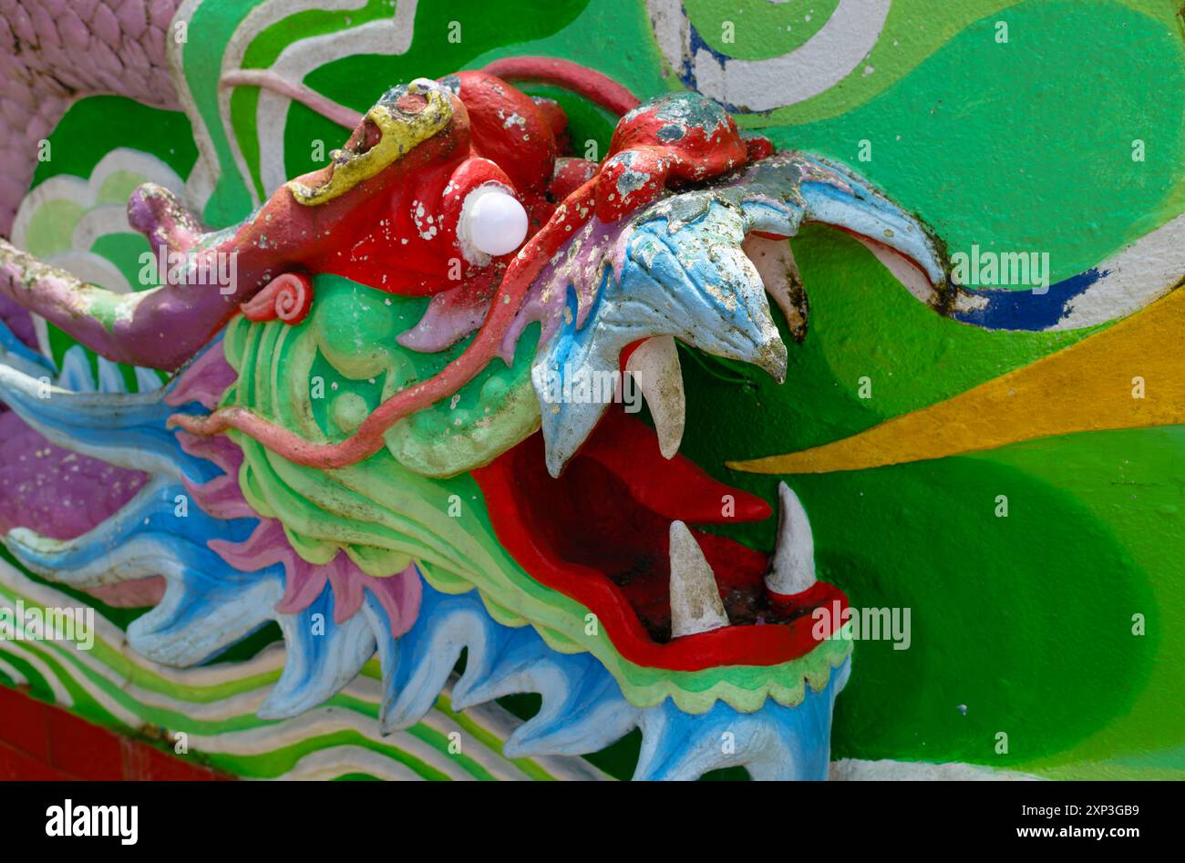Colourful dragon carvings on the outside of the Tua Pek Kong chinese ...