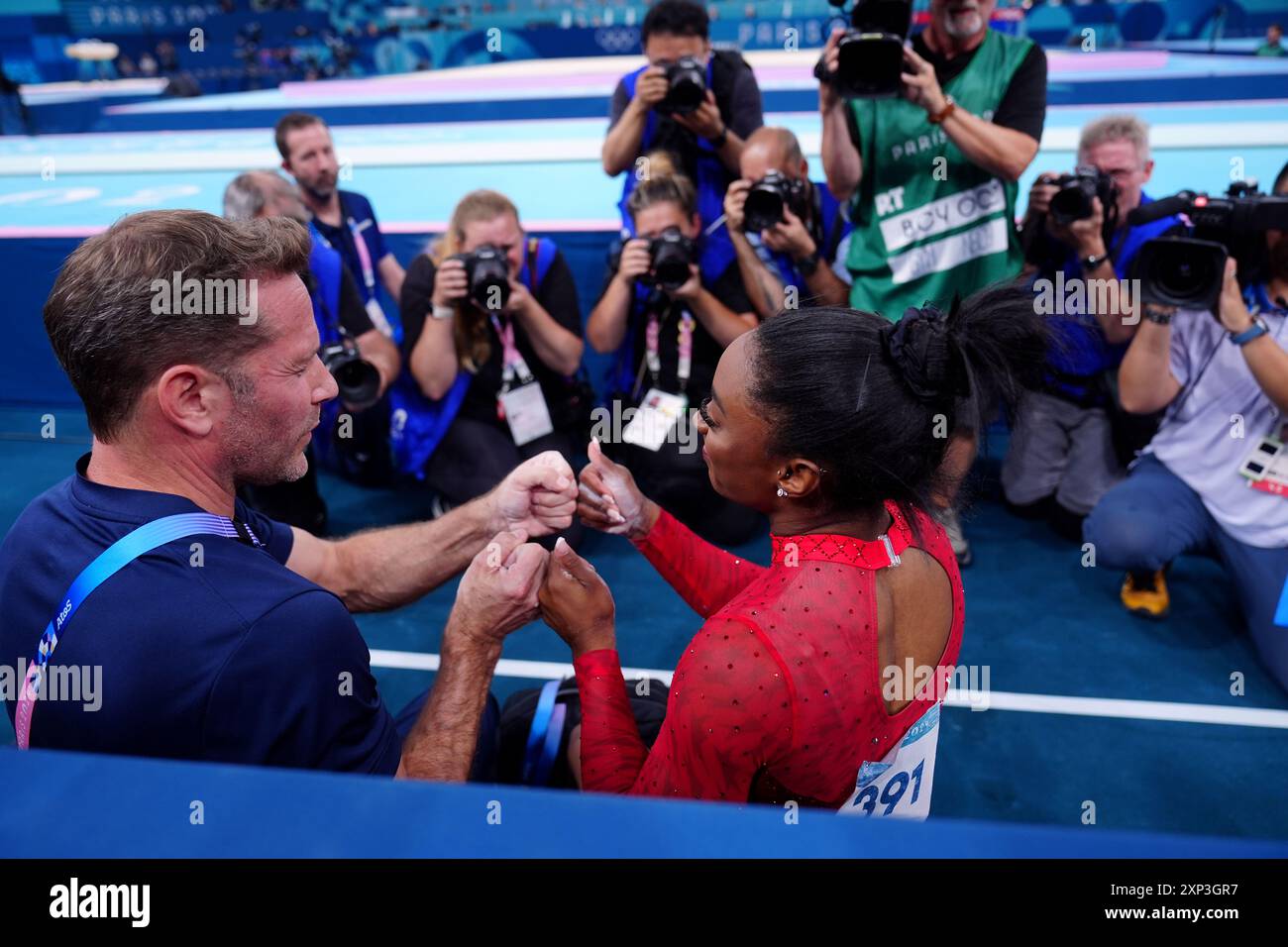Simone biles vault paris 2024 hi-res stock photography and images - Alamy