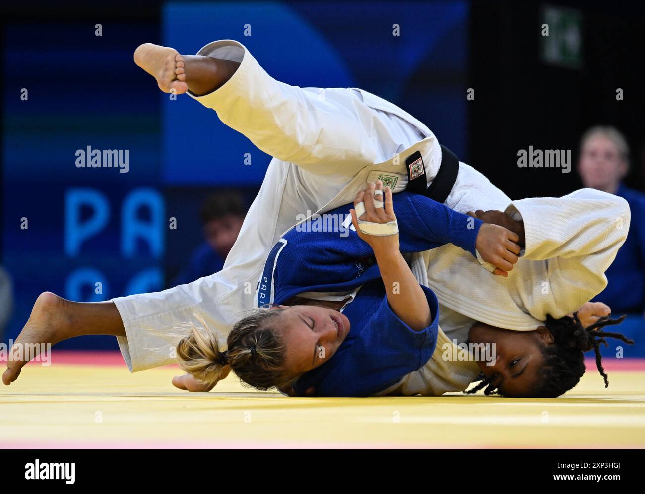 Paris, France. 3rd Aug, 2024. Sarah Leonie Cysique (R) of France ...