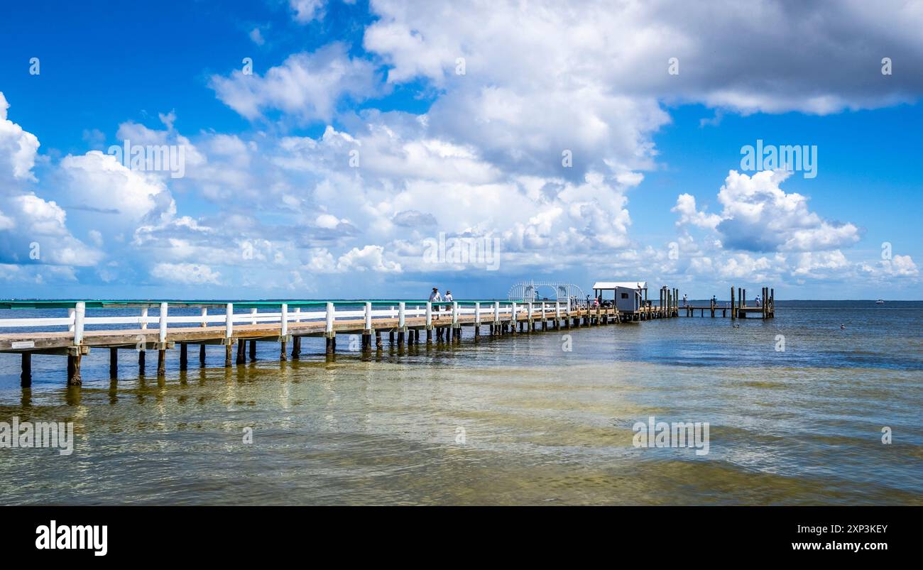 Bokeelia Fishing Pier in Gasparilla Sound on Pine Island Florida USA ...