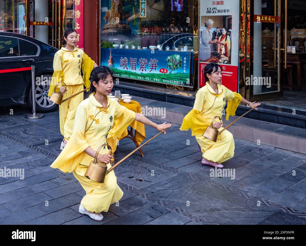Women dance hi-res stock photography and images - Alamy