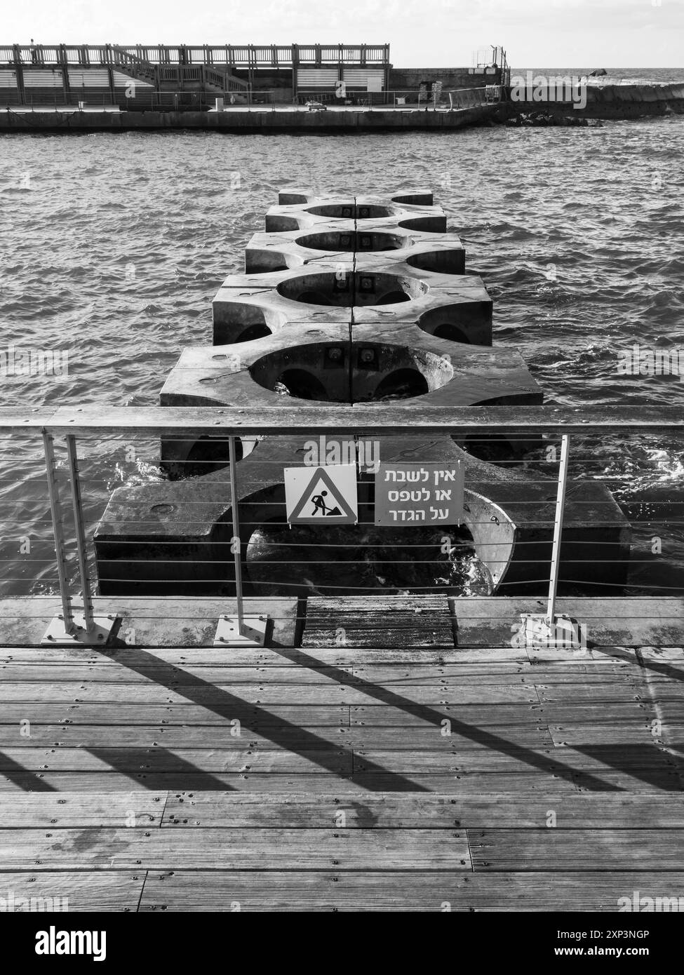 Black white parallel lines Black and White Stock Photos & Images - Alamy