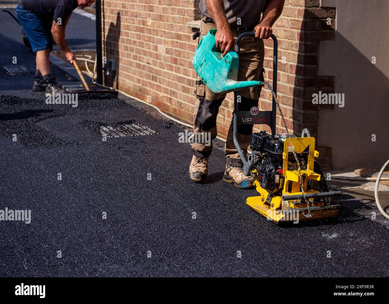 Construction worker vibratory plate hi-res stock photography and images ...